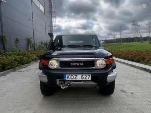 Melns Toyota fj-cruiser 2007 Viļņa, ar dzinēja tilpumu 4.00 L un nobraukumu 256 tūkst. km par 14000 €, foto 4 vietnē AUTOMOTO.COM.LV