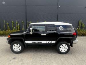 Melns Toyota fj-cruiser 2007 Viļņa, ar dzinēja tilpumu 4.00 L un nobraukumu 256 tūkst. km par 14000 €, foto 5 vietnē AUTOMOTO.COM.LV
