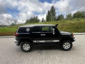 Melns Toyota fj-cruiser 2007 Viļņa, ar dzinēja tilpumu 4.00 L un nobraukumu 256 tūkst. km par 14000 €, foto 7 vietnē AUTOMOTO.COM.LV