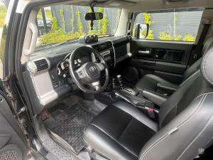 Melns Toyota fj-cruiser 2007 Viļņa, ar dzinēja tilpumu 4.00 L un nobraukumu 256 tūkst. km par 14000 €, foto 13 vietnē AUTOMOTO.COM.LV