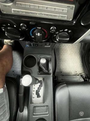 Melns Toyota fj-cruiser 2007 Viļņa, ar dzinēja tilpumu 4.00 L un nobraukumu 256 tūkst. km par 14000 €, foto 15 vietnē AUTOMOTO.COM.LV