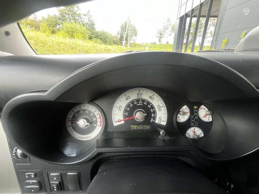 Melns Toyota fj-cruiser 2007 Viļņa, ar dzinēja tilpumu 4.00 L un nobraukumu 256 tūkst. km par 14000 €, foto 17 vietnē AUTOMOTO.COM.LV