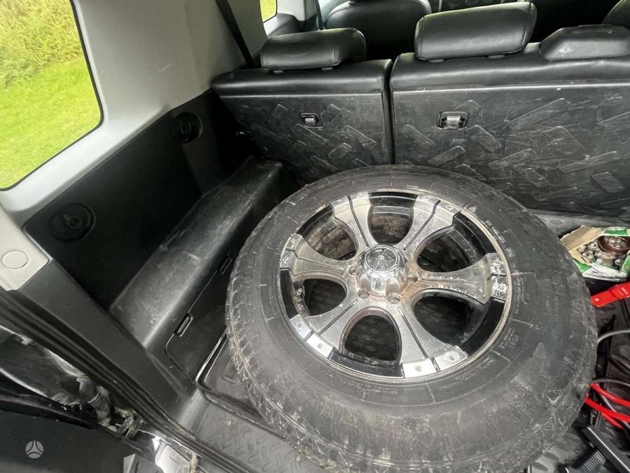 Melns Toyota fj-cruiser 2007 Viļņa, ar dzinēja tilpumu 4.00 L un nobraukumu 256 tūkst. km par 14000 €, foto 22 vietnē AUTOMOTO.COM.LV