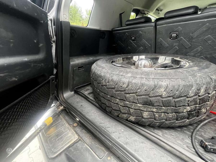 Melns Toyota fj-cruiser 2007 Viļņa, ar dzinēja tilpumu 4.00 L un nobraukumu 256 tūkst. km par 14000 €, foto 23 vietnē AUTOMOTO.COM.LV