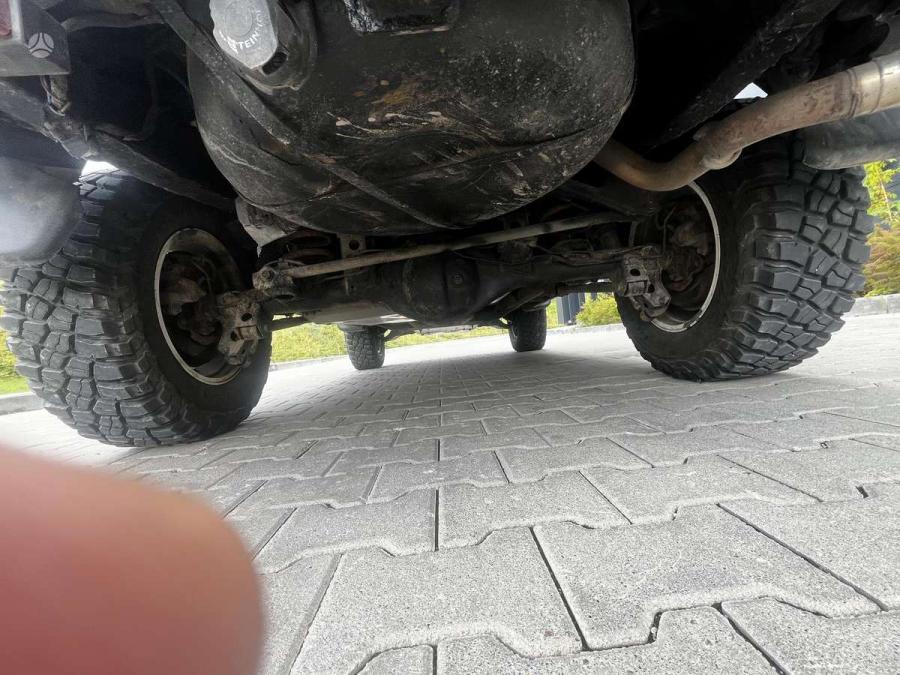 Melns Toyota fj-cruiser 2007 Viļņa, ar dzinēja tilpumu 4.00 L un nobraukumu 256 tūkst. km par 14000 €, foto 24 vietnē AUTOMOTO.COM.LV