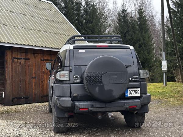Melns Toyota fj-cruiser 2008 Viljandi, ar dzinēja tilpumu 4.00 L un nobraukumu 292 tūkst. km par 22000 €, foto 1 vietnē AUTOMOTO.COM.LV