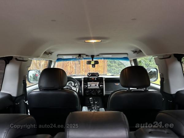 Melns Toyota fj-cruiser 2008 Viljandi, ar dzinēja tilpumu 4.00 L un nobraukumu 292 tūkst. km par 22000 €, foto 6 vietnē AUTOMOTO.COM.LV