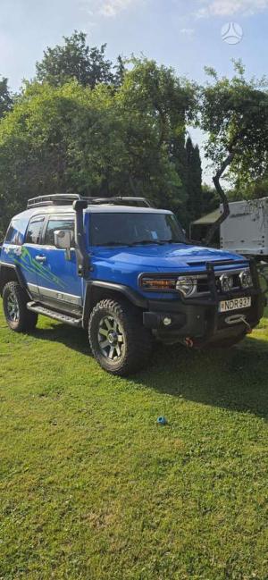 Blue Toyota fj-cruiser 2008 in Joniskis, with an engine capacity of 4.00 L and mileage of 180 thousand km for 20000 €, photo  on AUTOMOTO.COM.LV