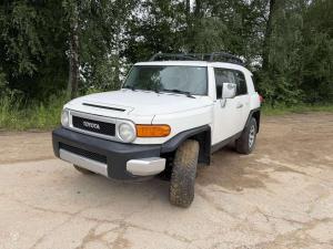 Balts Toyota fj-cruiser 2014 Viļņa, ar dzinēja tilpumu 4.00 L un nobraukumu 191 tūkst. km par 19360 €, foto  vietnē AUTOMOTO.COM.LV