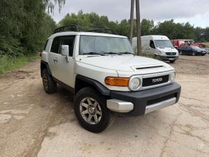 Balts Toyota fj-cruiser 2014 Viļņa, ar dzinēja tilpumu 4.00 L un nobraukumu 191 tūkst. km par 19360 €, foto 5 vietnē AUTOMOTO.COM.LV