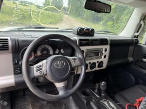 Balts Toyota fj-cruiser 2014 Viļņa, ar dzinēja tilpumu 4.00 L un nobraukumu 191 tūkst. km par 19360 €, foto 6 vietnē AUTOMOTO.COM.LV