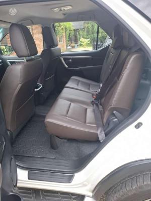 White Toyota Fortuner 2018 in Kaunas, with an engine capacity of 2.69 L and mileage of 65 thousand km for 19500 €, photo 5 on AUTOMOTO.COM.LV
