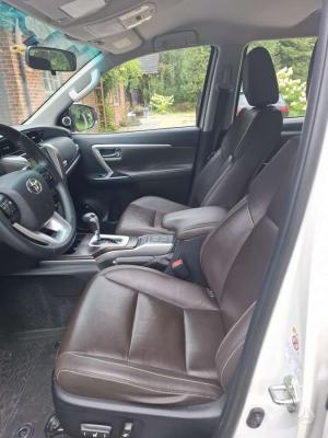 White Toyota Fortuner 2018 in Kaunas, with an engine capacity of 2.69 L and mileage of 65 thousand km for 19500 €, photo 6 on AUTOMOTO.COM.LV