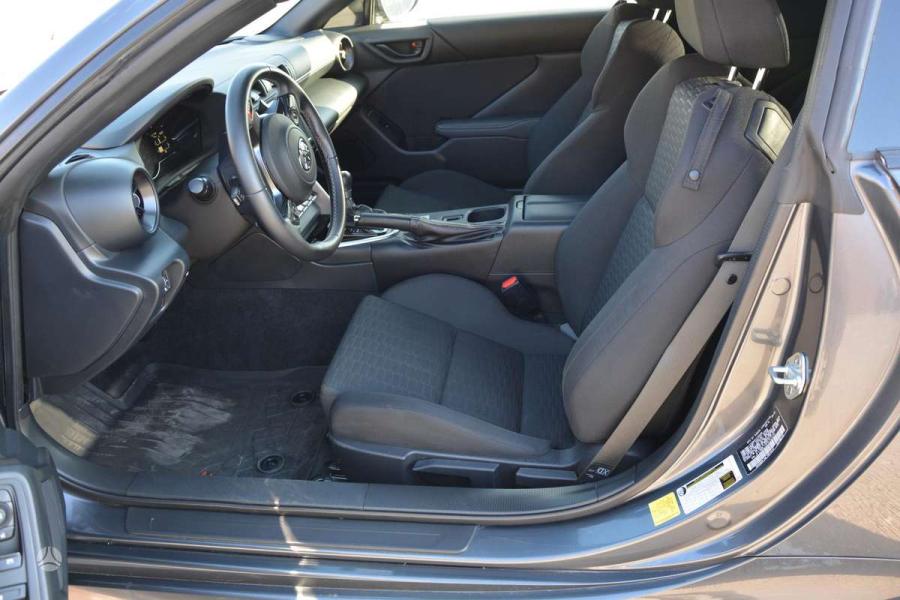 Grey Toyota GR86 2023 in Vilnius, with an engine capacity of 2.40 L and mileage of 18 thousand km for 26000 €, photo 19 on AUTOMOTO.COM.LV
