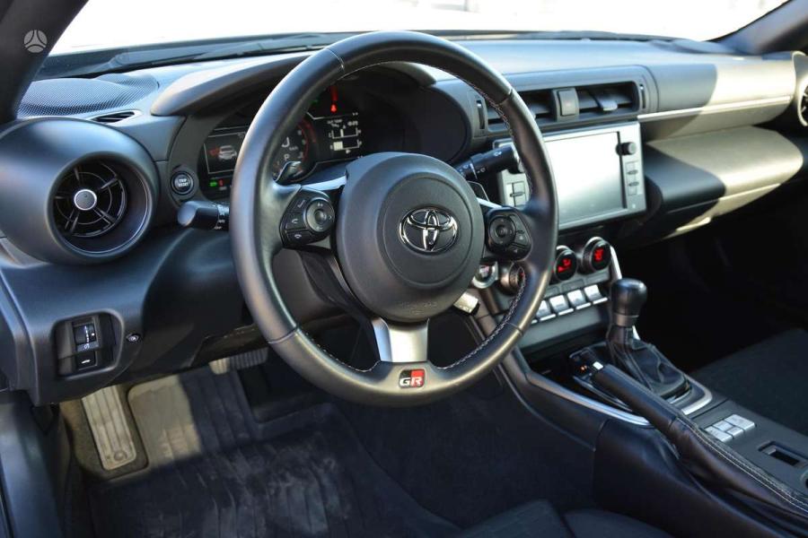 Grey Toyota GR86 2023 in Vilnius, with an engine capacity of 2.40 L and mileage of 18 thousand km for 26000 €, photo 20 on AUTOMOTO.COM.LV