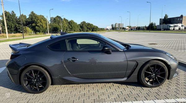 Pelēks Toyota GR86 2024 Tauragė, ar dzinēja tilpumu 2.40 L un nobraukumu 49 tūkst. km par 24900 €, foto 2 vietnē AUTOMOTO.COM.LV