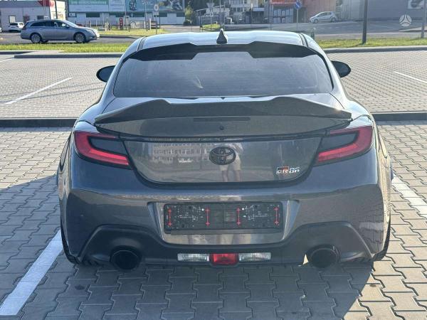 Pelēks Toyota GR86 2024 Tauragė, ar dzinēja tilpumu 2.40 L un nobraukumu 49 tūkst. km par 24900 €, foto 4 vietnē AUTOMOTO.COM.LV