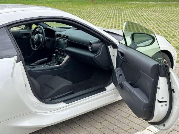 Balts Toyota GR86 2022 Viļņa, ar dzinēja tilpumu 2.39 L un nobraukumu 37 tūkst. km par 26900 €, foto 11 vietnē AUTOMOTO.COM.LV