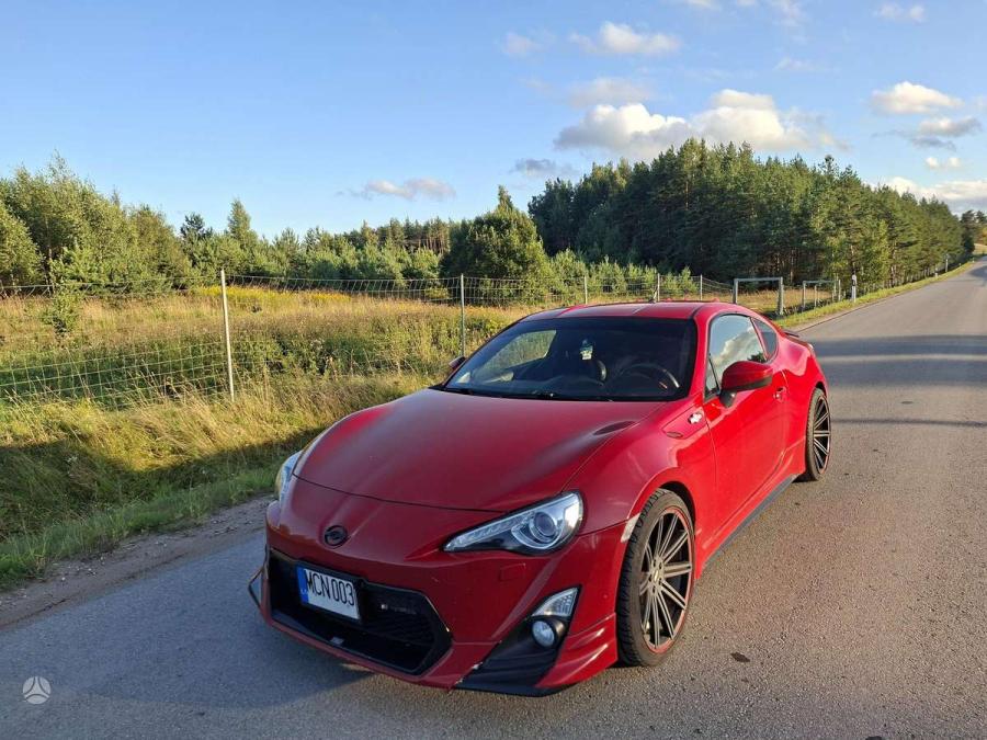 Sarkans Toyota gt-86 2014 Viļņa, ar dzinēja tilpumu 2.00 L un nobraukumu 170 tūkst. km par 11500 €, foto 1 vietnē AUTOMOTO.COM.LV