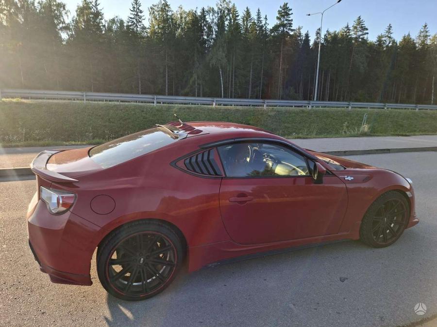 Sarkans Toyota gt-86 2014 Viļņa, ar dzinēja tilpumu 2.00 L un nobraukumu 170 tūkst. km par 11500 €, foto 8 vietnē AUTOMOTO.COM.LV