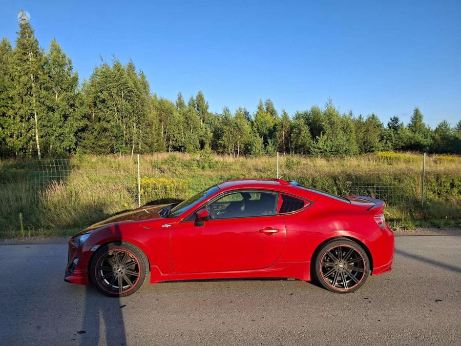 Sarkans Toyota gt-86 2014 Viļņa, ar dzinēja tilpumu 2.00 L un nobraukumu 170 tūkst. km par 11500 €, foto 9 vietnē AUTOMOTO.COM.LV