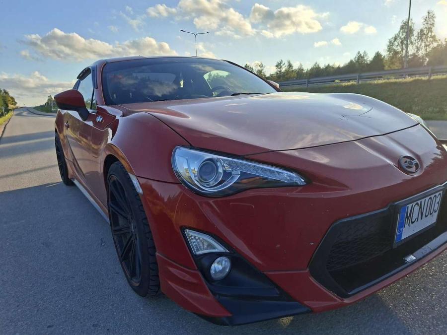 Sarkans Toyota gt-86 2014 Viļņa, ar dzinēja tilpumu 2.00 L un nobraukumu 170 tūkst. km par 11500 €, foto 13 vietnē AUTOMOTO.COM.LV