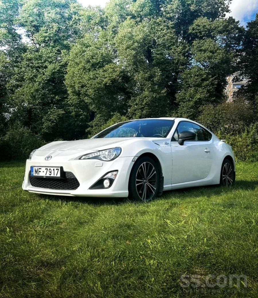 Balts Toyota gt-86 2012 Jelgava, ar dzinēja tilpumu 2.00 L un nobraukumu 212 tūkst. km par 12000 €, foto 1 vietnē AUTOMOTO.COM.LV