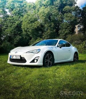 Balts Toyota gt-86 2012 Jelgava, ar dzinēja tilpumu 2.00 L un nobraukumu 211 tūkst. km par 12700 €, foto  vietnē AUTOMOTO.COM.LV