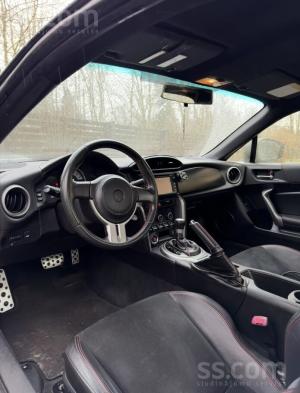 White Toyota gt-86 2012 in Jelgava, with an engine capacity of 2.00 L and mileage of 210 thousand km for 13000 €, photo 10 on AUTOMOTO.COM.LV