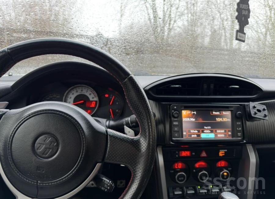 White Toyota gt-86 2012 in Jelgava, with an engine capacity of 2.00 L and mileage of 210 thousand km for 13000 €, photo 14 on AUTOMOTO.COM.LV