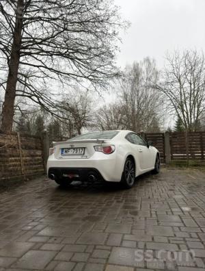 White Toyota gt-86 2012 in Jelgava, with an engine capacity of 2.00 L and mileage of 210 thousand km for 13000 €, photo 6 on AUTOMOTO.COM.LV
