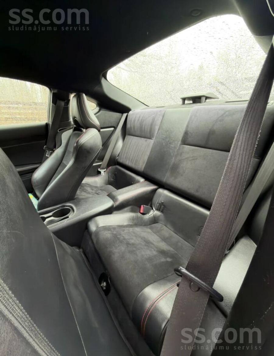 White Toyota gt-86 2012 in Jelgava, with an engine capacity of 2.00 L and mileage of 210 thousand km for 13000 €, photo 9 on AUTOMOTO.COM.LV