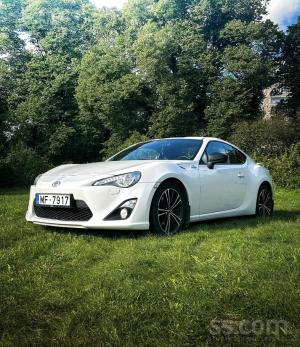 Balts Toyota gt-86 2012 Jelgava, ar dzinēja tilpumu 2.00 L un nobraukumu 210 tūkst. km par 13000 €, foto  vietnē AUTOMOTO.COM.LV