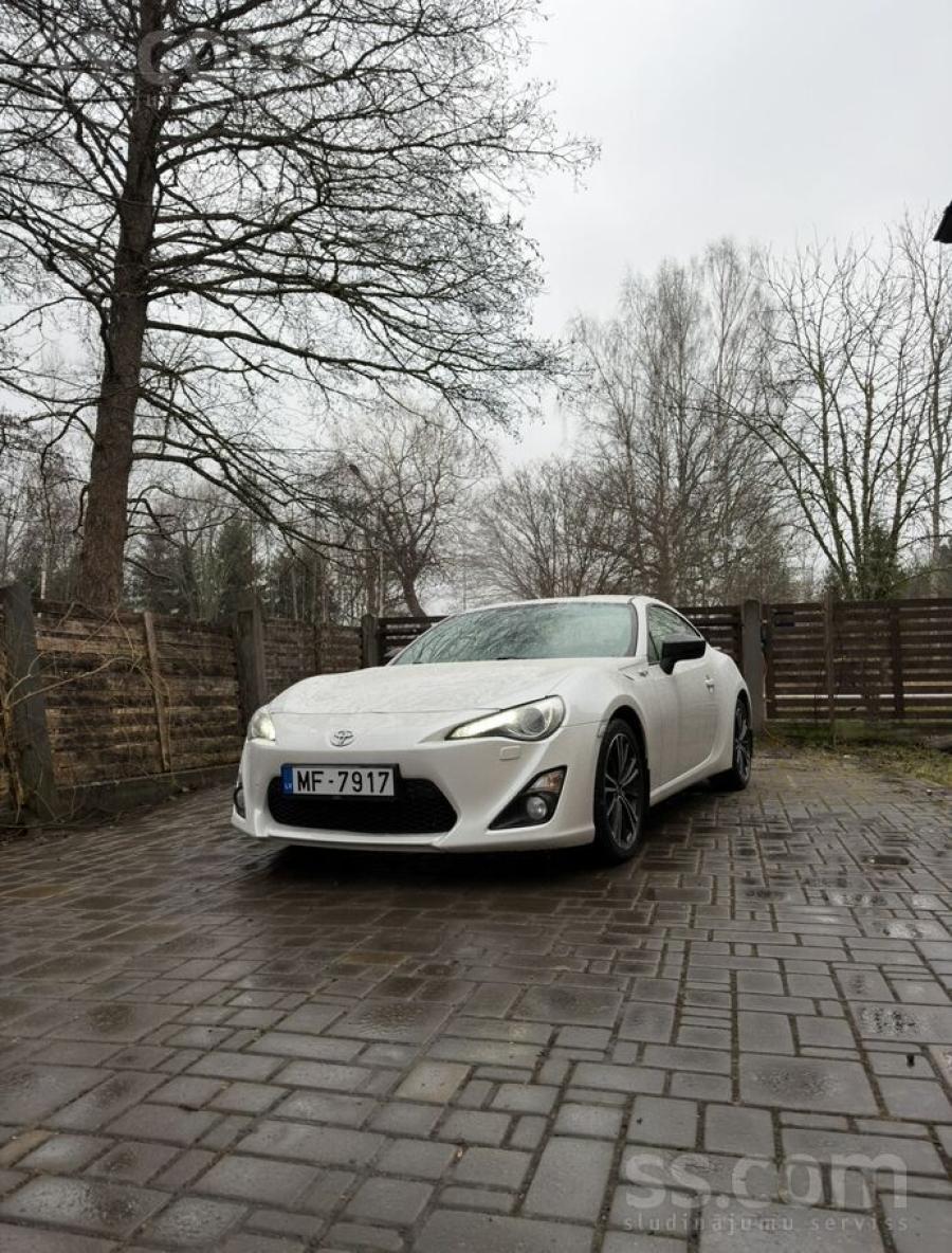 Balts Toyota gt-86 2012 Jelgava, ar dzinēja tilpumu 2.00 L un nobraukumu 210 tūkst. km par 13000 €, foto 4 vietnē AUTOMOTO.COM.LV