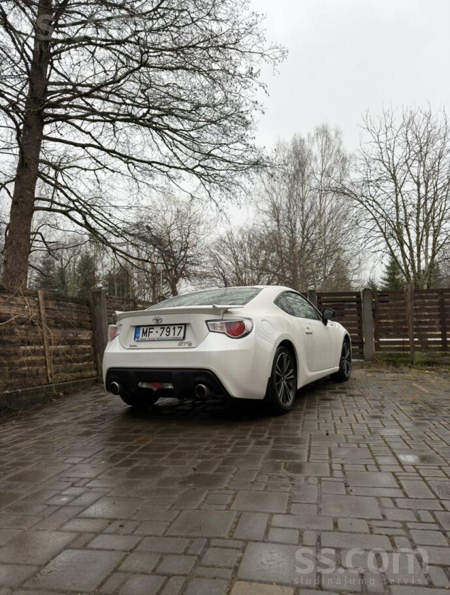 Balts Toyota gt-86 2012 Jelgava, ar dzinēja tilpumu 2.00 L un nobraukumu 210 tūkst. km par 13000 €, foto 6 vietnē AUTOMOTO.COM.LV