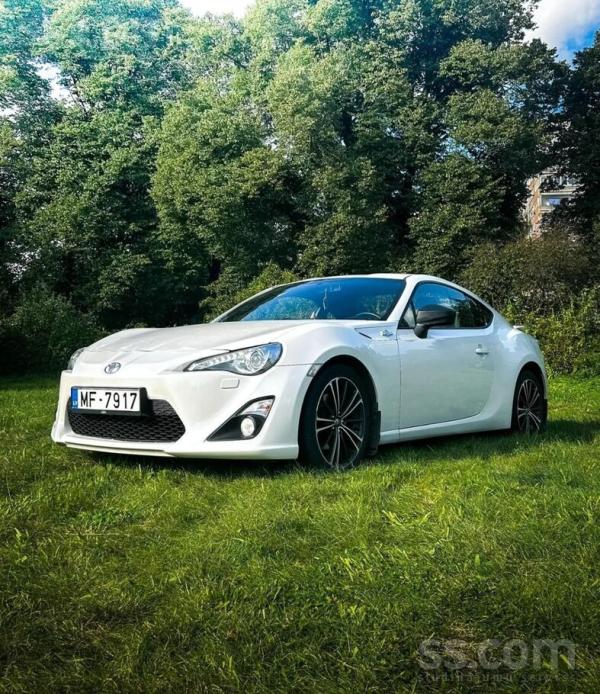 White Toyota gt-86 2012 in Jelgava, with an engine capacity of 2.00 L and mileage of 210 thousand km for 11000 €, photo 1 on AUTOMOTO.COM.LV