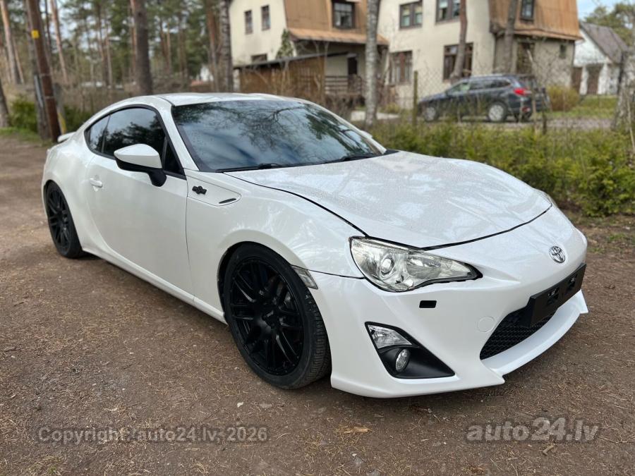 White Toyota gt-86 2013 in Tallinn, with an engine capacity of 2.00 L and mileage of 236 thousand km for 7350 €, photo 1 on AUTOMOTO.COM.LV