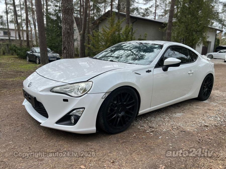White Toyota gt-86 2013 in Tallinn, with an engine capacity of 2.00 L and mileage of 236 thousand km for 7350 €, photo 4 on AUTOMOTO.COM.LV