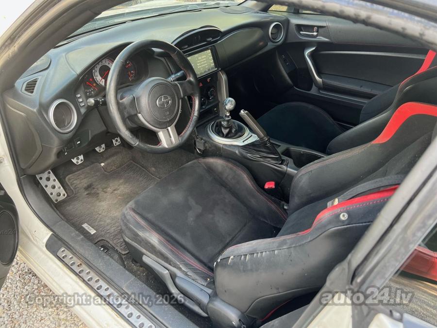 White Toyota gt-86 2013 in Tallinn, with an engine capacity of 2.00 L and mileage of 236 thousand km for 7350 €, photo 6 on AUTOMOTO.COM.LV