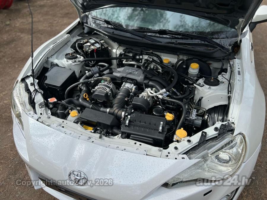 White Toyota gt-86 2013 in Tallinn, with an engine capacity of 2.00 L and mileage of 236 thousand km for 7350 €, photo 7 on AUTOMOTO.COM.LV