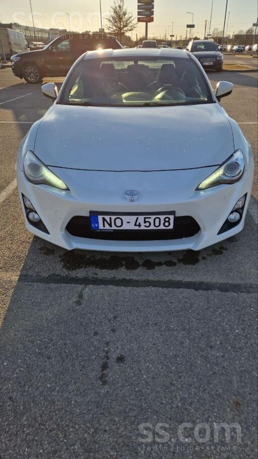 Balts Toyota gt-86 2013 Rīga, ar dzinēja tilpumu 2.00 L un nobraukumu 137 tūkst. km par 12800 €, foto 1 vietnē AUTOMOTO.COM.LV