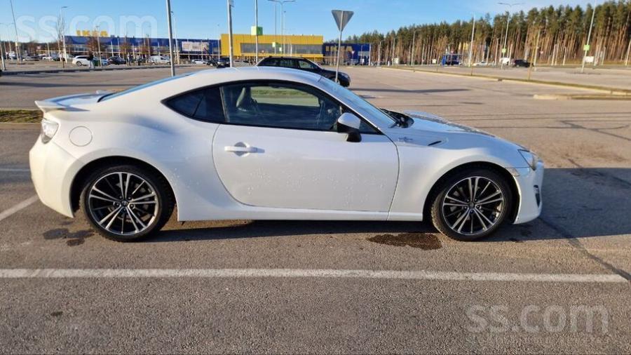 Balts Toyota gt-86 2013 Rīga, ar dzinēja tilpumu 2.00 L un nobraukumu 137 tūkst. km par 12800 €, foto 5 vietnē AUTOMOTO.COM.LV