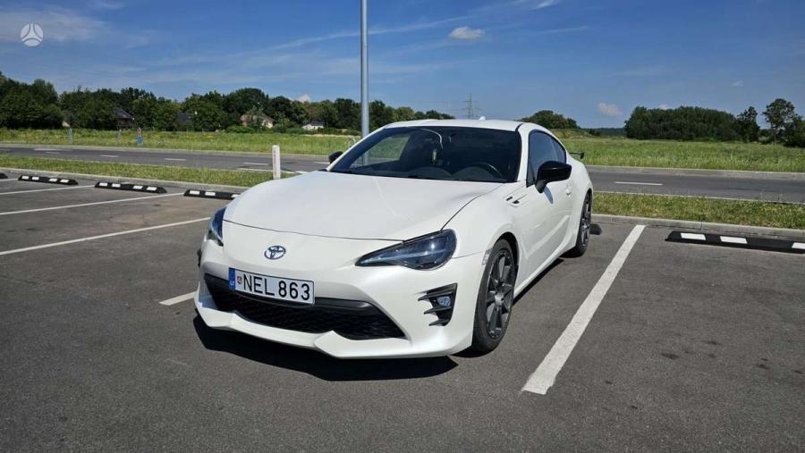 Balts Toyota gt-86 2018 Kauņa, ar dzinēja tilpumu 2.00 L un nobraukumu 104 tūkst. km par 18700 €, foto 1 vietnē AUTOMOTO.COM.LV