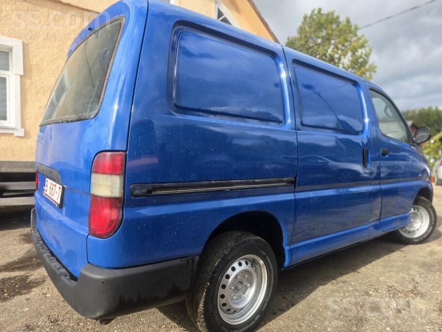 Blue Toyota Hiace 2002 in Daugavpils, with an engine capacity of 2.50 L and mileage of 0 thousand km for 3200 €, photo 3 on AUTOMOTO.COM.LV