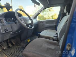 Blue Toyota Hiace 2002 in Daugavpils, with an engine capacity of 2.50 L and mileage of 0 thousand km for 3200 €, photo 7 on AUTOMOTO.COM.LV