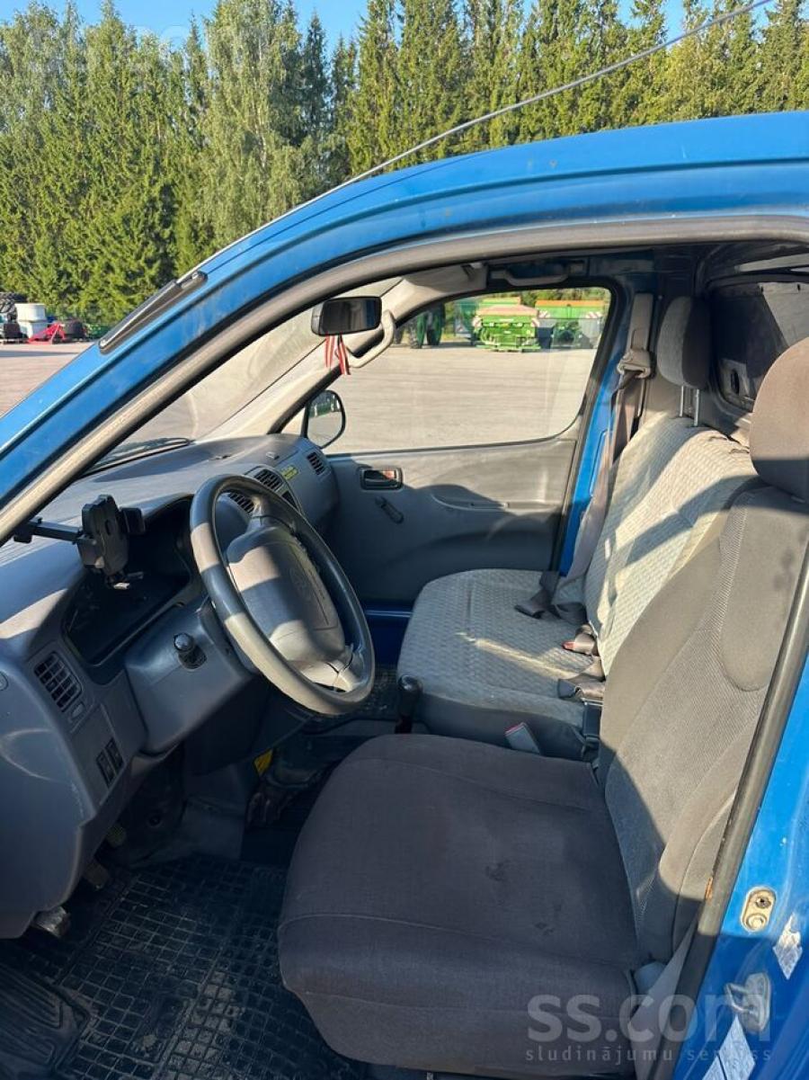 Zils Toyota Hiace 2002 Jelgava, ar dzinēja tilpumu 2.50 L un nobraukumu 389 tūkst. km par 4200 €, foto 4 vietnē AUTOMOTO.COM.LV