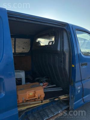 Zils Toyota Hiace 2002 Jelgava, ar dzinēja tilpumu 2.50 L un nobraukumu 389 tūkst. km par 4200 €, foto 5 vietnē AUTOMOTO.COM.LV