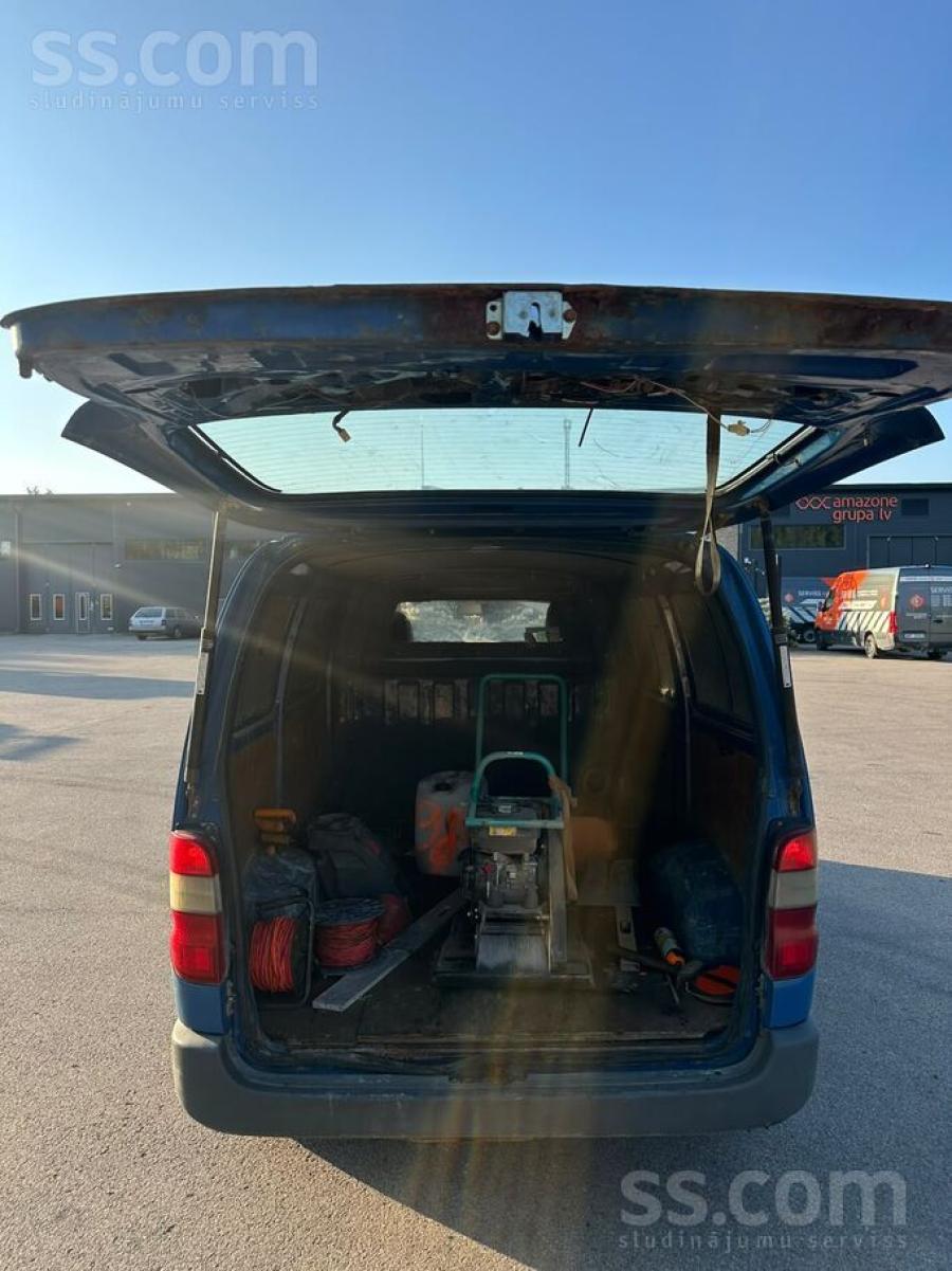 Zils Toyota Hiace 2002 Jelgava, ar dzinēja tilpumu 2.50 L un nobraukumu 389 tūkst. km par 4200 €, foto 6 vietnē AUTOMOTO.COM.LV