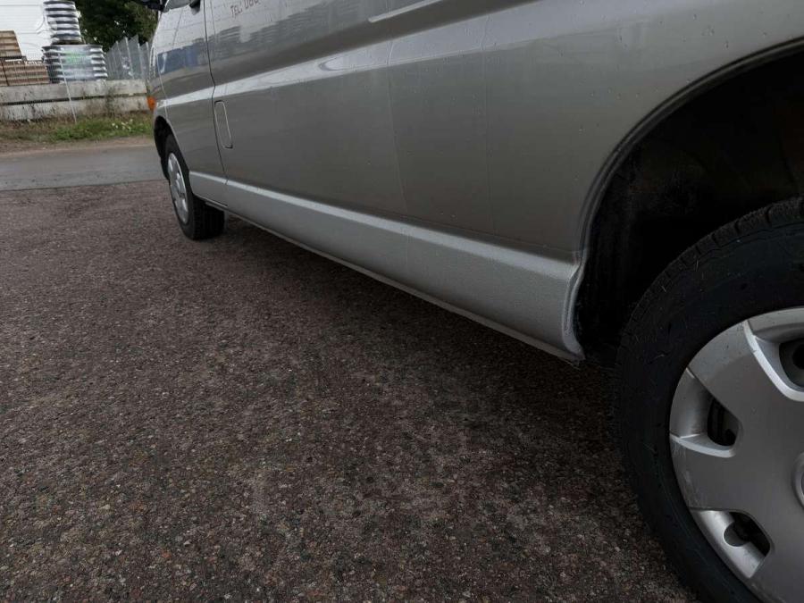 Grey Toyota Hiace 2003 in Vilnius, with an engine capacity of 2.50 L and mileage of 353 thousand km for 4900 €, photo 11 on AUTOMOTO.COM.LV