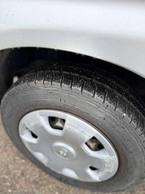 Grey Toyota Hiace 2003 in Vilnius, with an engine capacity of 2.50 L and mileage of 353 thousand km for 4900 €, photo 12 on AUTOMOTO.COM.LV